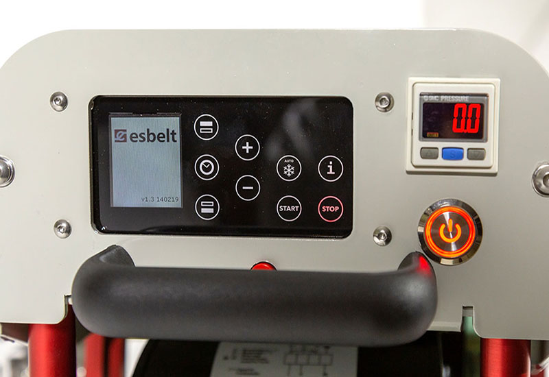 Esbelt`s kompakte “Alles in einem“ luftgekühlte Pressen